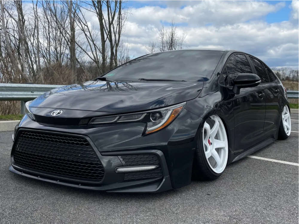 2020 Toyota Corolla with 18x9.5 22 GMR Gmr-04 and 215/35R18 Lionhart Lh ...