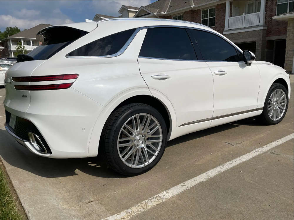 2022 Genesis GV70 with 20x8.5 32 Savini Bm13 and 255/45R20 Continental ...