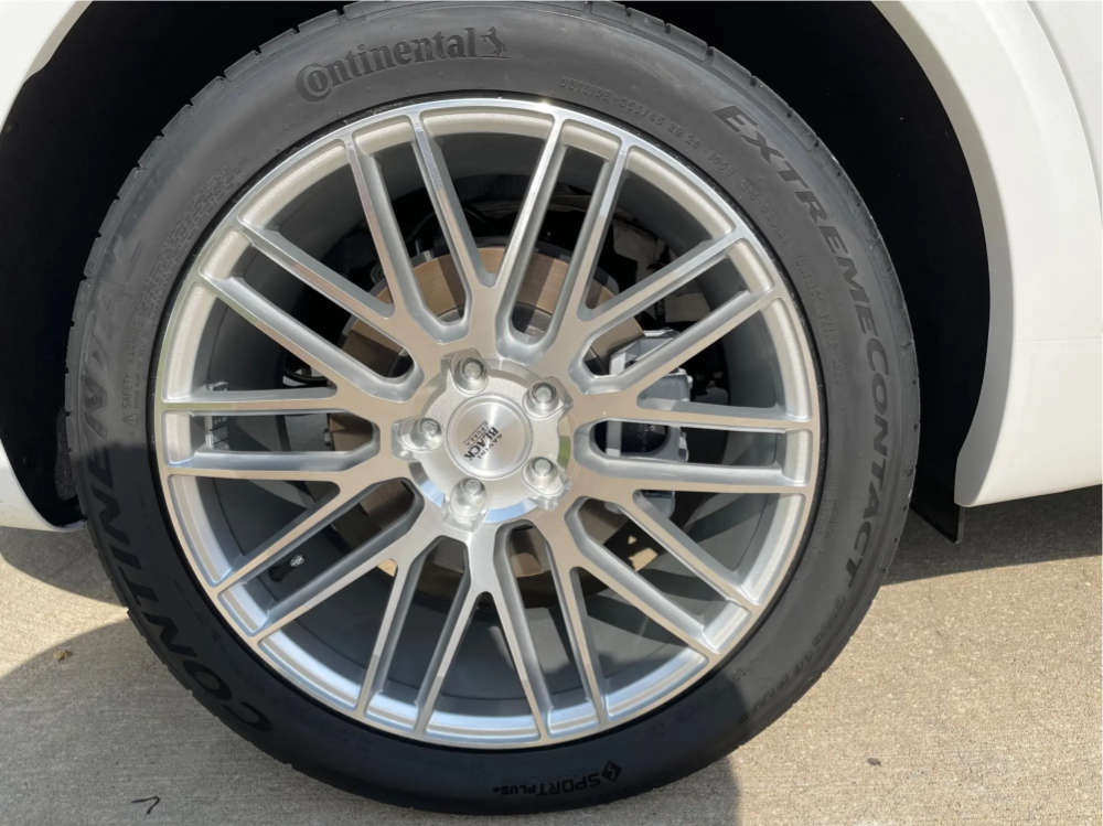 2022 Genesis GV70 with 20x8.5 32 Savini Bm13 and 255/45R20 Continental ...