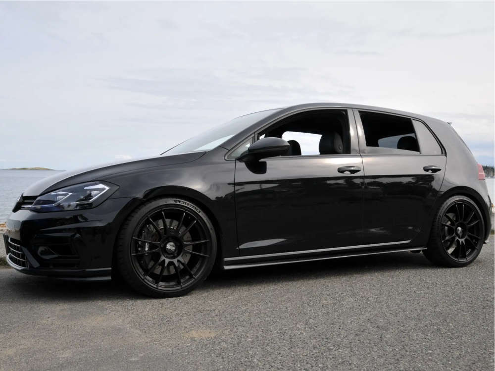 2018 Volkswagen Golf R with 19x8 45 OZ Racing Ultraleggera Hlt and 225 ...