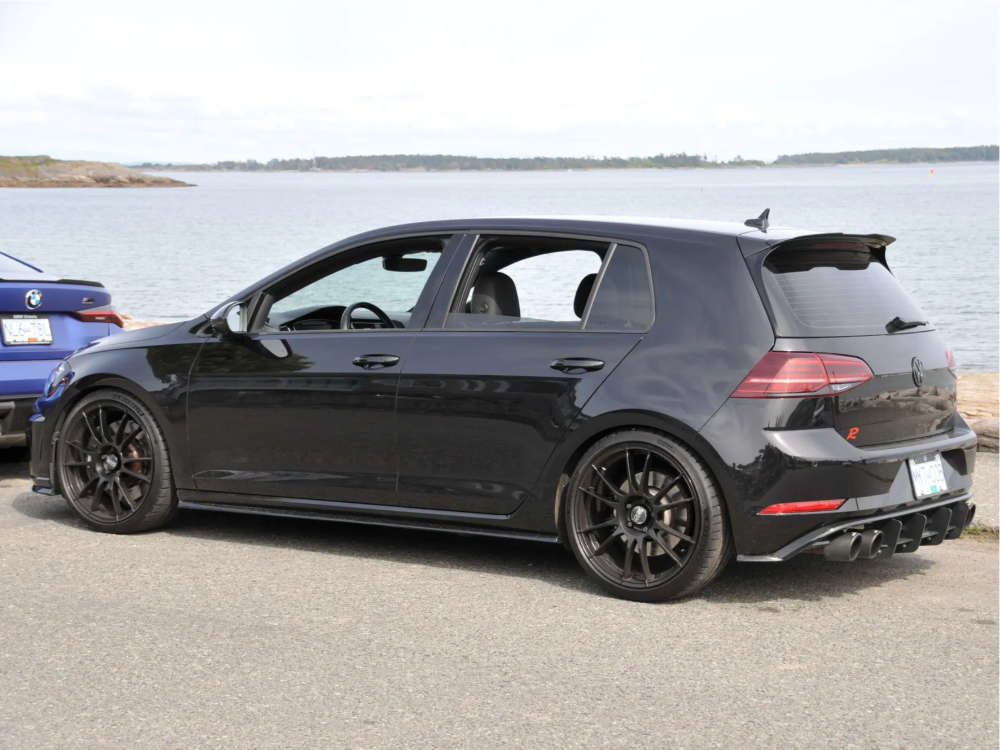 2018 Volkswagen Golf R with 19x8 45 OZ Racing Ultraleggera Hlt and 225 ...