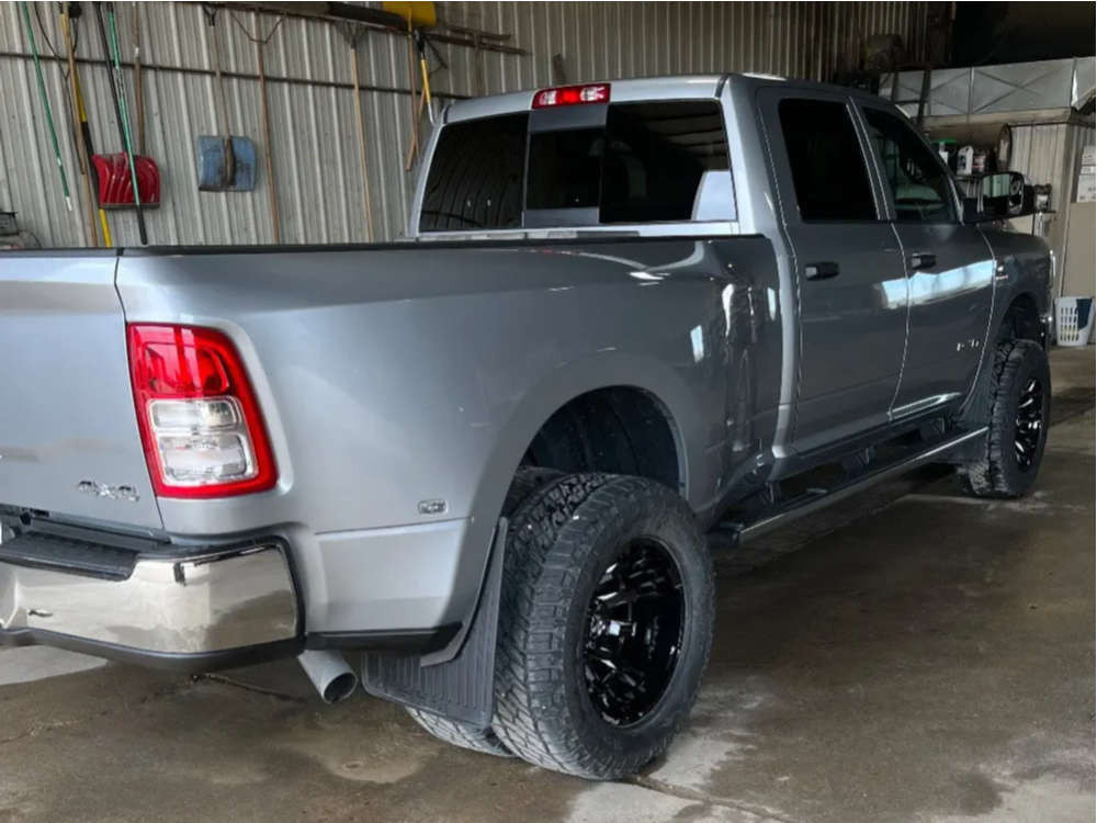 2022 Ram 3500 with 20x10 -18 Fuel Blitz D673 and 35/12.5R20 Milestar ...