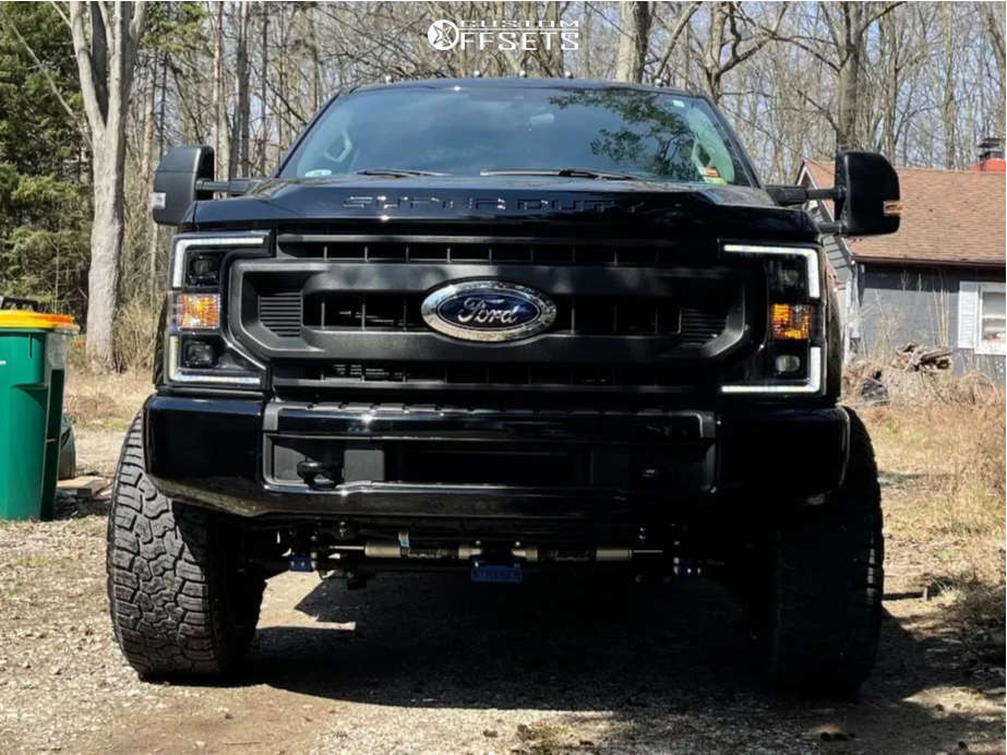2020 Ford F-350 Super Duty with 22x12 -44 TIS 547B and 35/12.5R22 ...