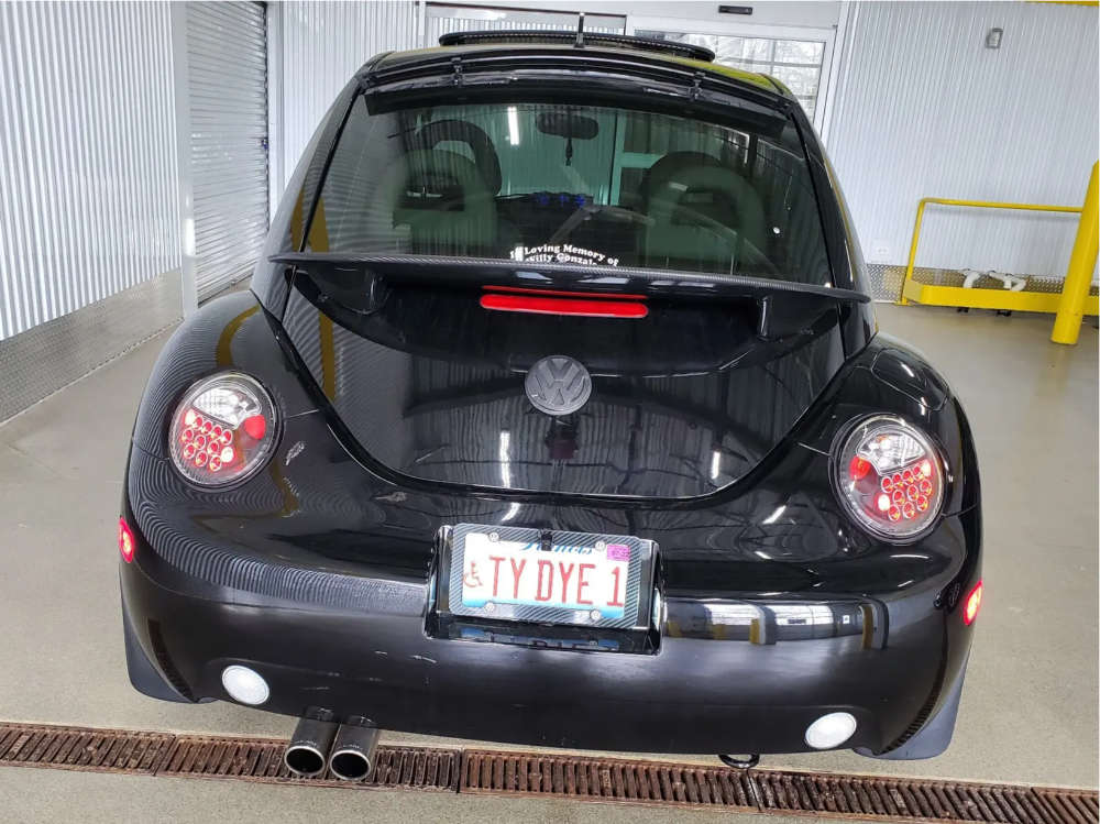 2001 Volkswagen Beetle with 18x8.5 35 Venom 43 and 235/40R18 Federal ...