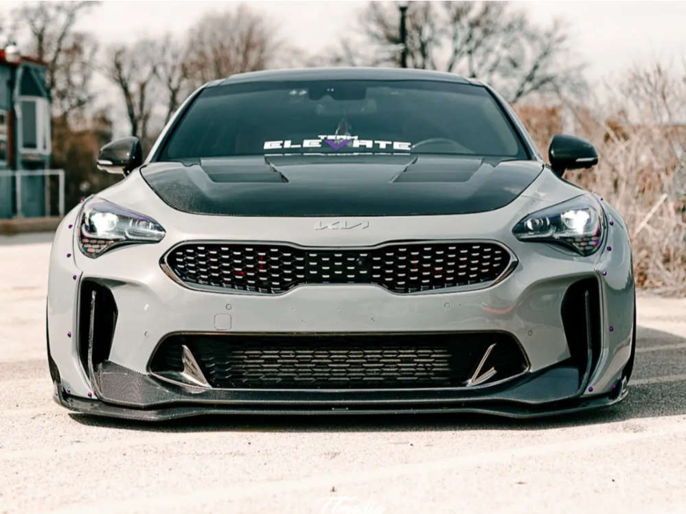 2019 Kia Stinger with 19x10.5 0 Esr Forged Classic LP2-R and 245/35R19 ...