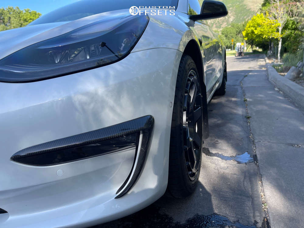 2021 Tesla 3 with 19x8.5 40 Rotiform Kb1 and 245/40R19 Michelin Pilot ...