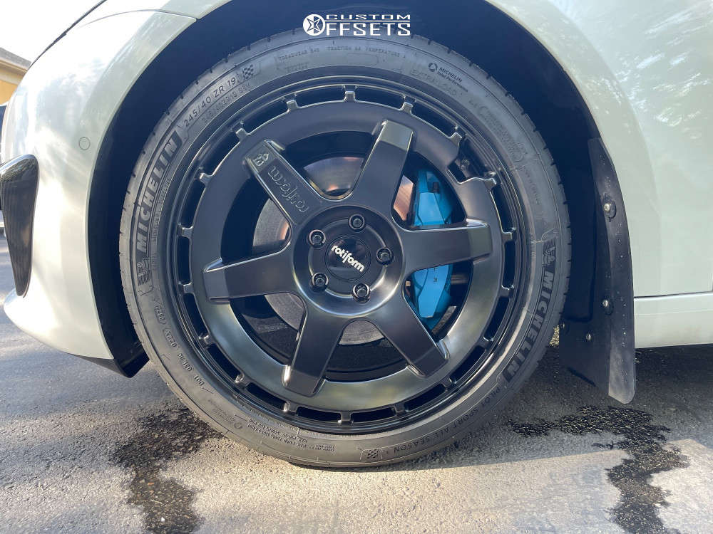 2021 Tesla 3 with 19x8.5 40 Rotiform Kb1 and 245/40R19 Michelin Pilot ...