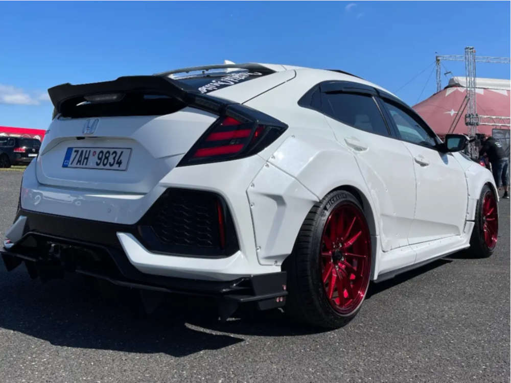2018 Honda Civic with 18x9.5 32 Cosmis Racing R1 and 235/40R18 Michelin ...
