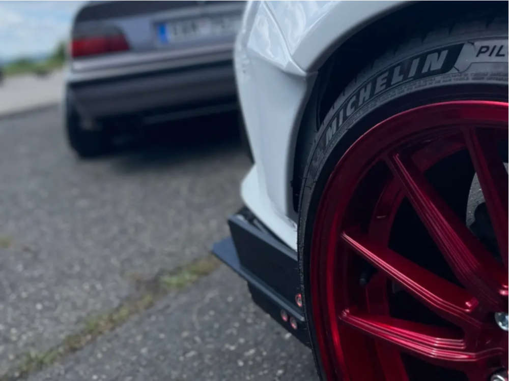 2018 Honda Civic with 18x9.5 32 Cosmis Racing R1 and 235/40R18 Michelin ...