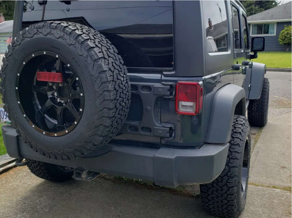 2017 Jeep Wrangler with 18x10 -24 Moto Metal Mo970 and 285/65R18 ...