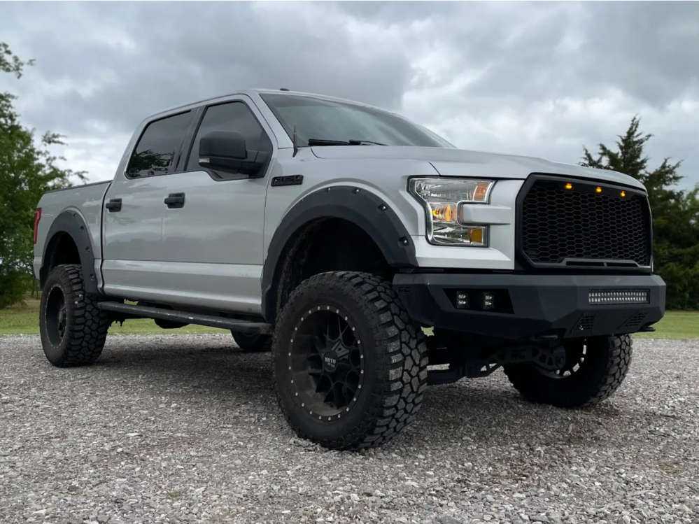 2015 Ford F-150 with 20x10 -18 Moto Metal Mo986 and 35/12.5R20 Cooper ...