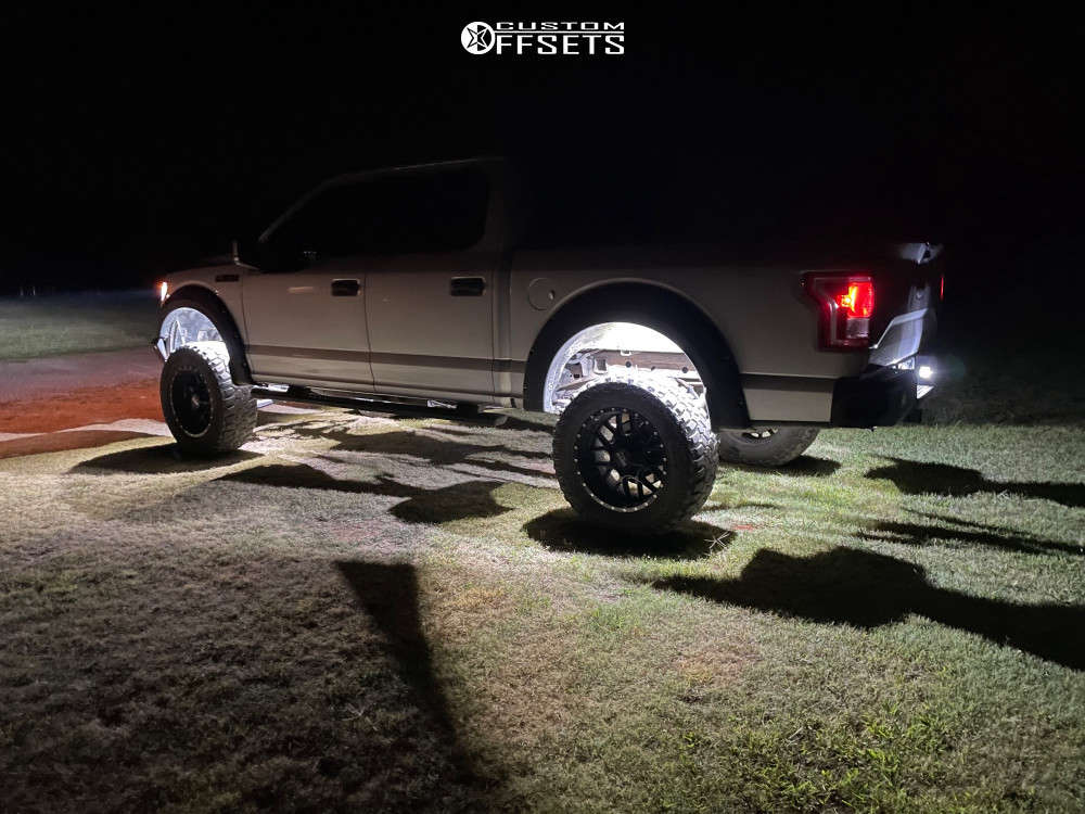 2015 Ford F-150 with 20x10 -18 Moto Metal Mo986 and 35/12.5R20 Cooper ...