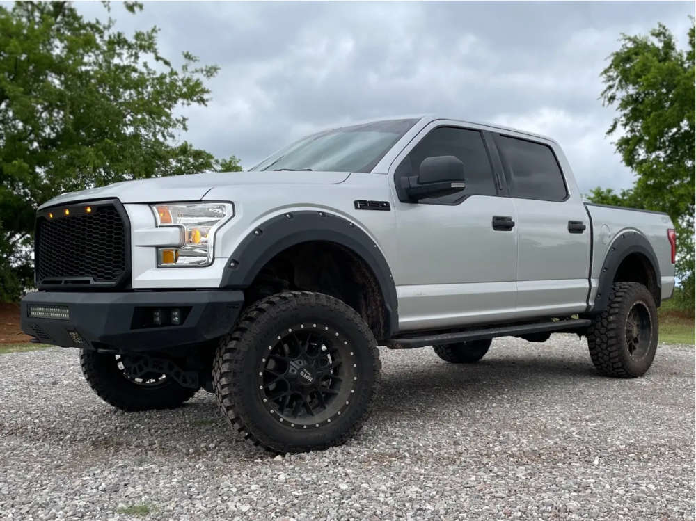 2015 Ford F-150 with 20x10 -18 Moto Metal Mo986 and 35/12.5R20 Cooper ...