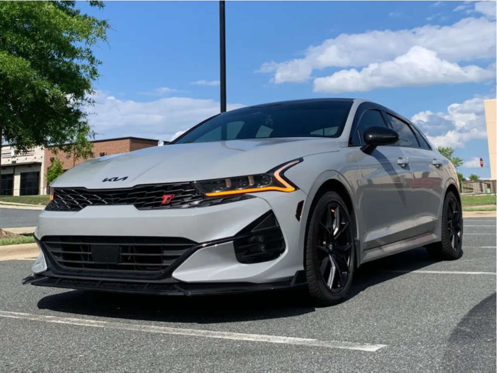 2022 Kia K5 with 18x8 47 Drag Dr67 and 235/40R18 Pirelli PZero and ...