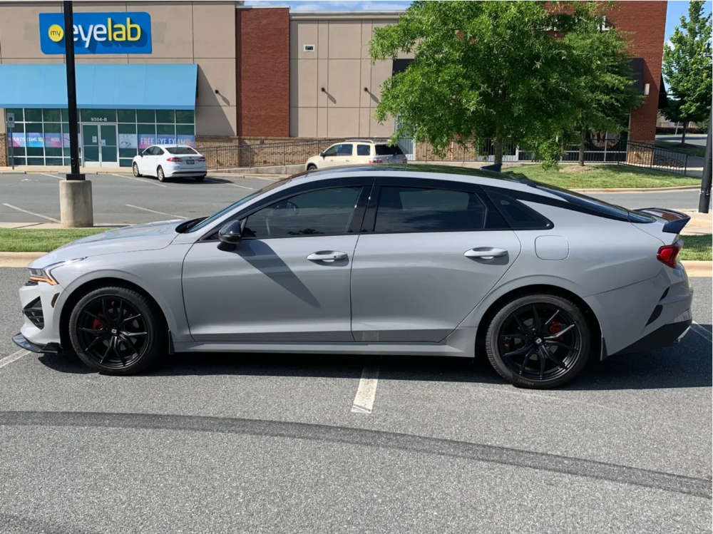 2022 Kia K5 with 18x8 47 Drag Dr67 and 235/40R18 Pirelli PZero and ...