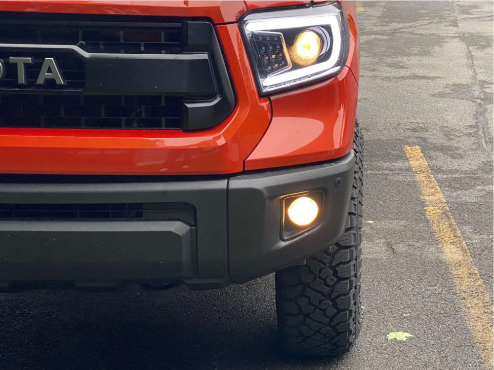 2017 Toyota Tundra with 17x8.5 25 Icon Alloys Compression and 35/10 ...