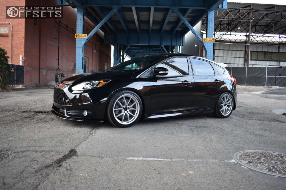 2014 Ford Focus with 18x8 45 Advanti Racing Hybris and 235/40R18 ...