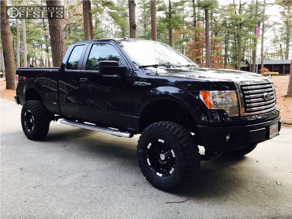 2013 Ford F-150 with 17x9 0.700024 Moto Metal Mo951 and 35/12.5R17 ...