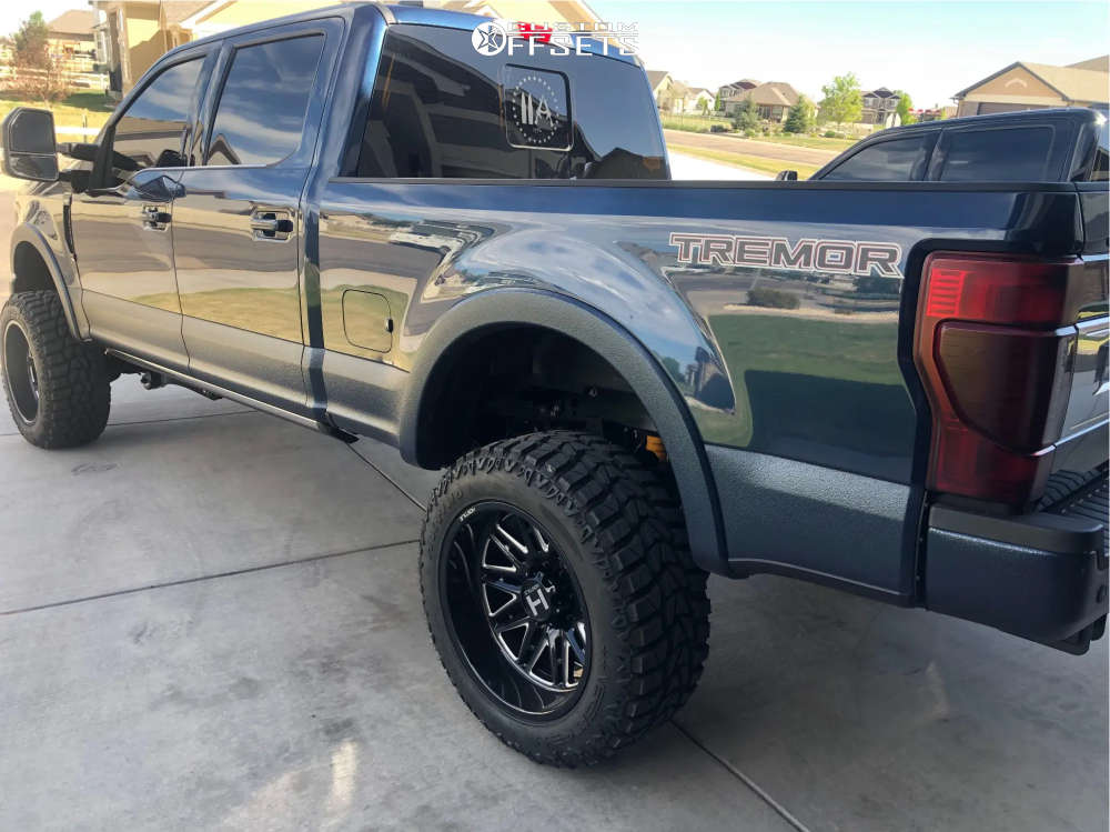 2020 Ford F-250 Super Duty with 22x12 -44 Hostile H126 and 36/13.5R22 ...