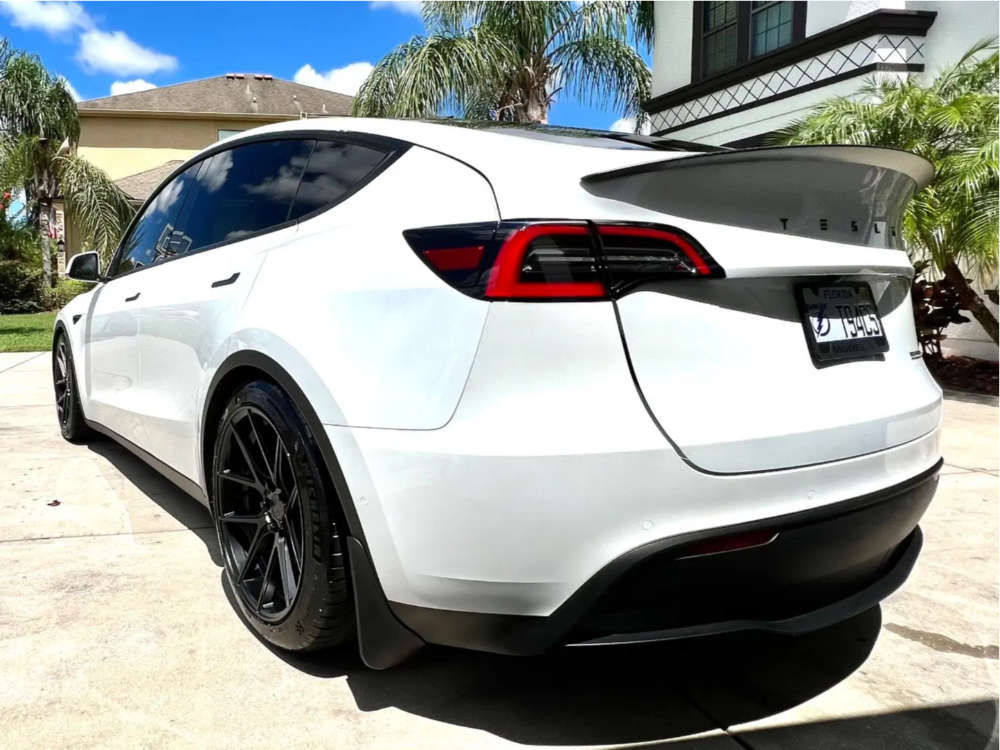 2020 Tesla Y with 20x9 32 Aodhan Aff3 and 255/40R20 Michelin Pilot ...