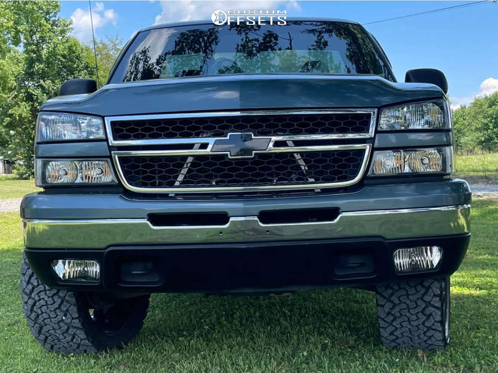 2006 Chevrolet Silverado 1500 with 22x9 24 Oe Performance 176 and 33/12 ...