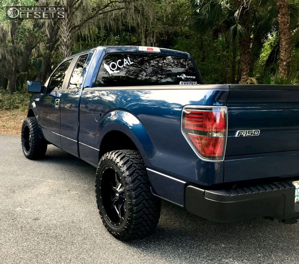 2014 Ford F-150 with 20x10 -24 Moto Metal Mo970 and 33/12.5R20 Atturo ...