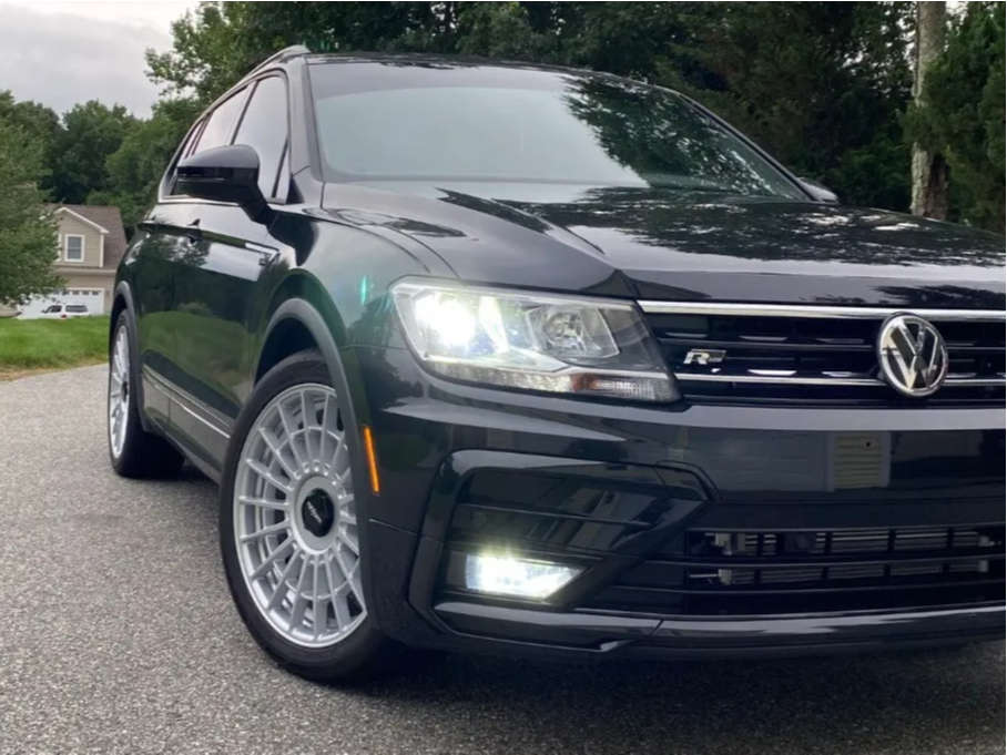 2021 Volkswagen Tiguan with 20x8.5 35 Rotiform Las-r and 255/40R20 ...