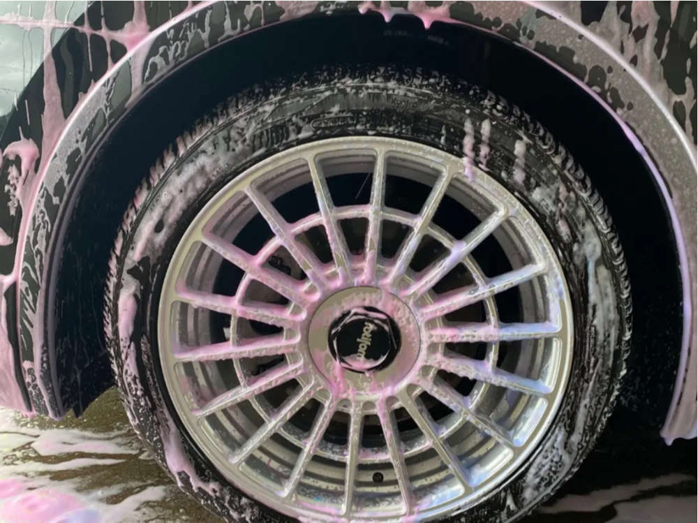 2021 Volkswagen Tiguan with 20x8.5 35 Rotiform Las-r and 255/40R20 ...