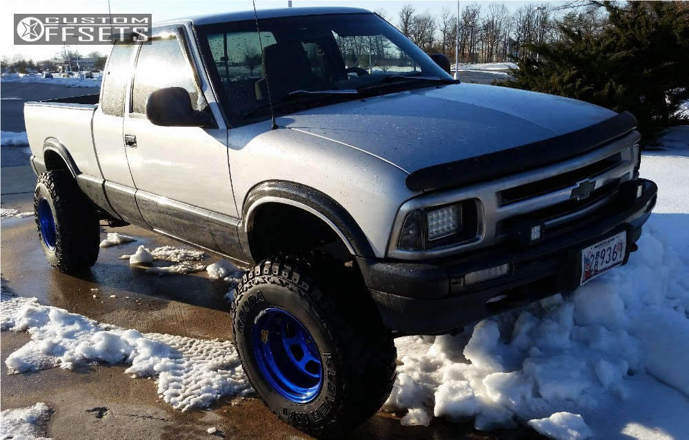 1997 Chevrolet S10 with 15x10 -63 Aero 50 Series and 32/11.5R15 Kenda ...