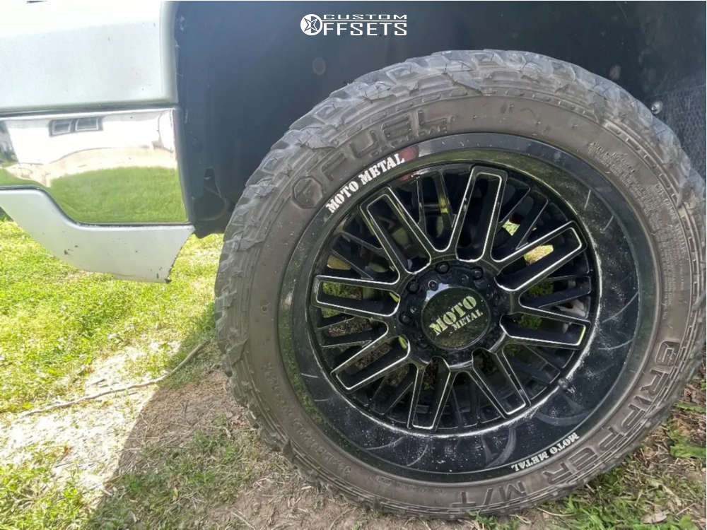 2006 Chevrolet Silverado 2500 HD with 22x10 -18 Moto Metal Mo802 and 33 ...