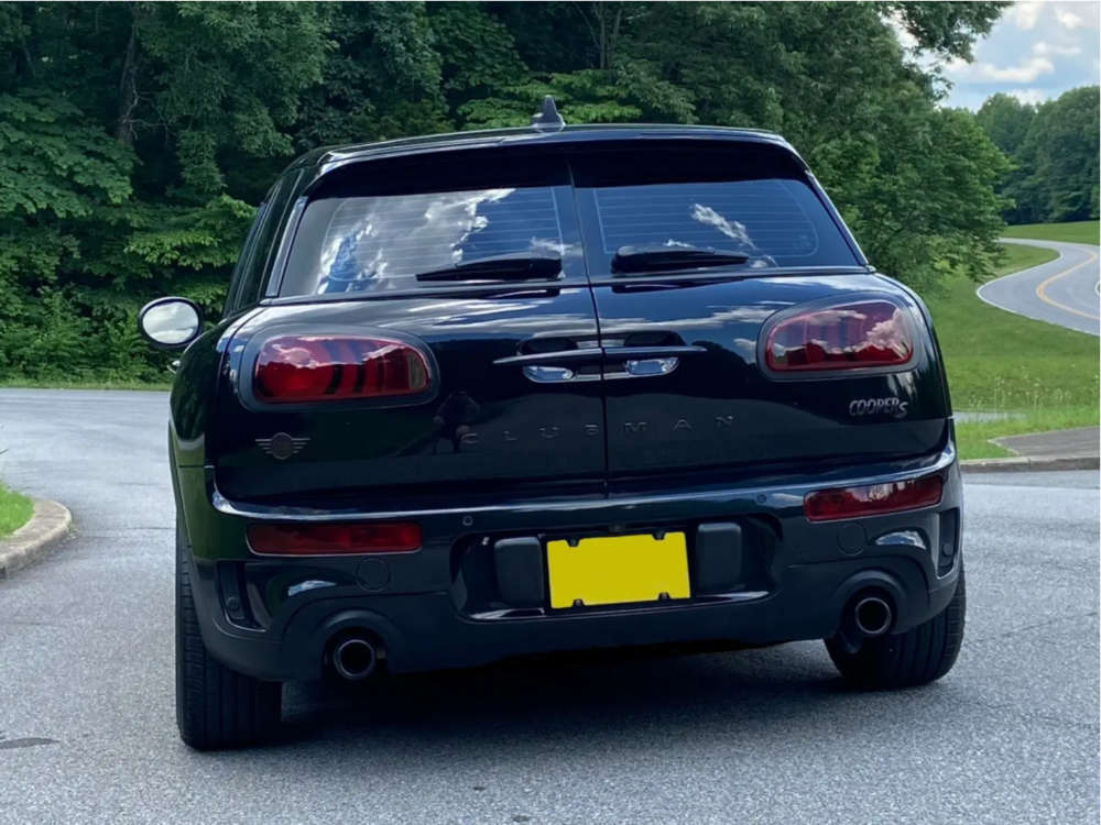 2016 Mini Cooper Clubman with 18x8 45 Flow One Race Spec F2 and 225 ...