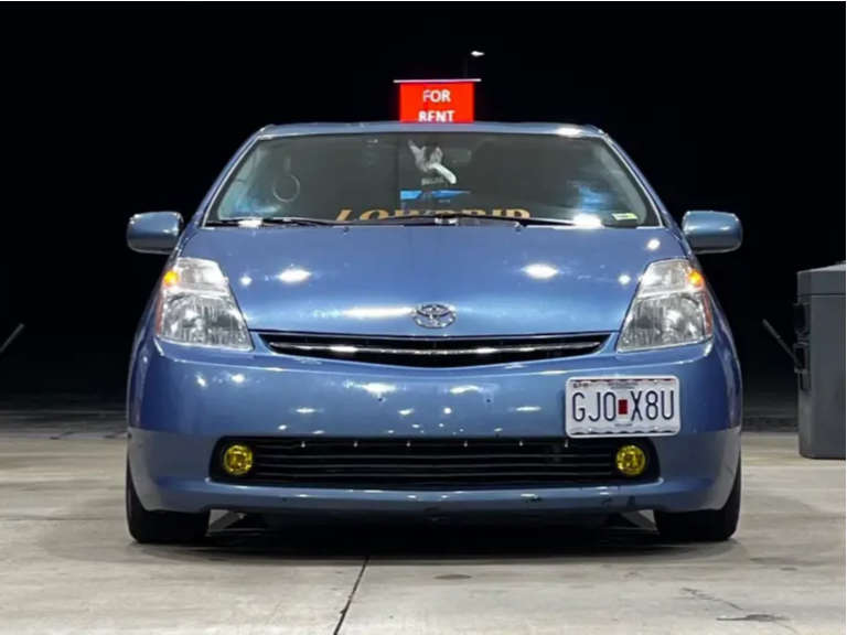 2008 Toyota Prius with 17x7.5 30 Shift Crank and 205/40R17 Vercelli ...