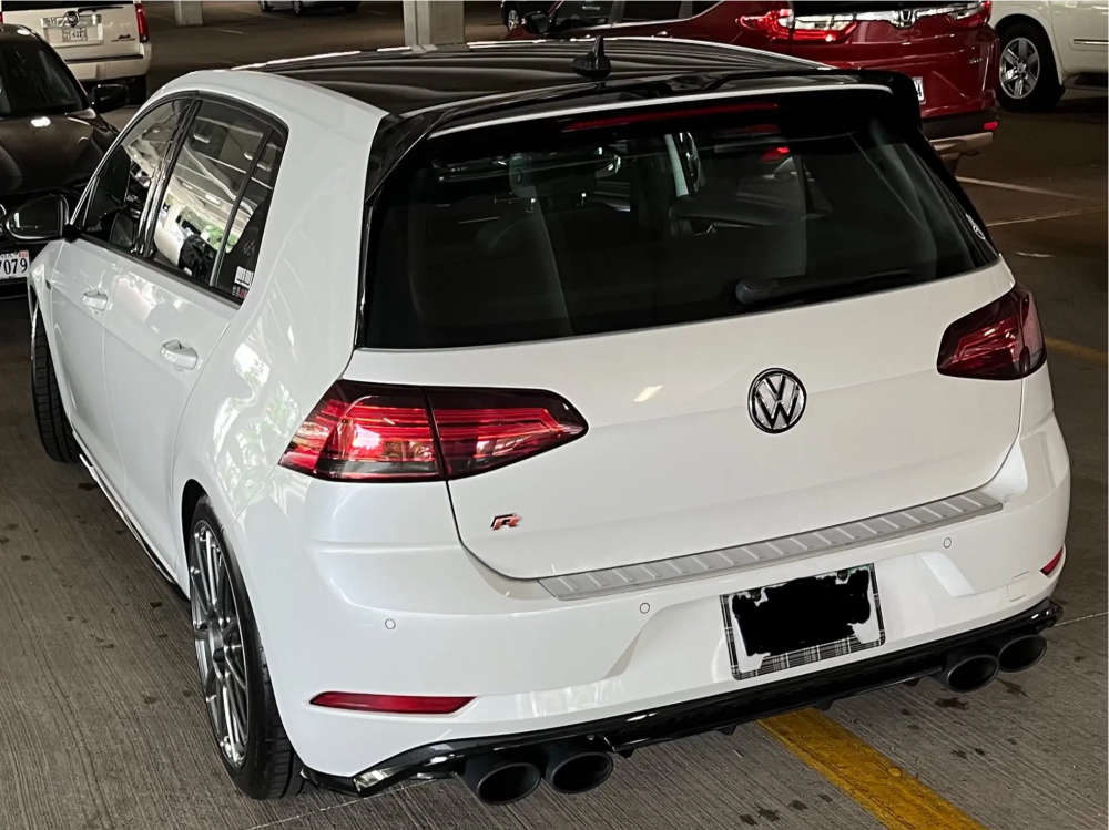 2019 Volkswagen Golf R with 18x8.5 45 Neuspeed Rse11r and 235/40R18 ...