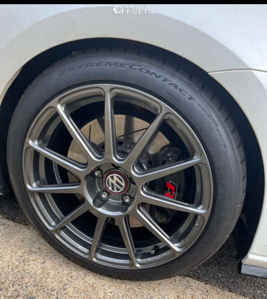 2019 Volkswagen Golf R with 18x8.5 45 Neuspeed Rse11r and 235/40R18 Continental Extremecontact ...