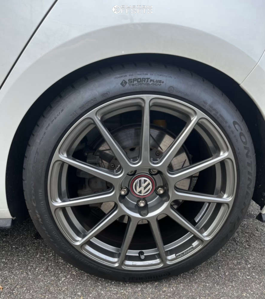 2019 Volkswagen Golf R with 18x8.5 45 Neuspeed Rse11r and 235/40R18 ...