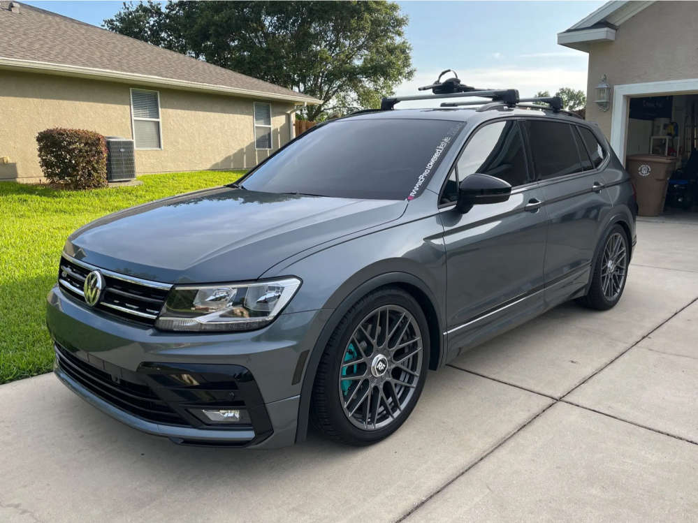 2021 Volkswagen Tiguan with 20x8.5 35 Rotiform Rse and 255/40R20 ...