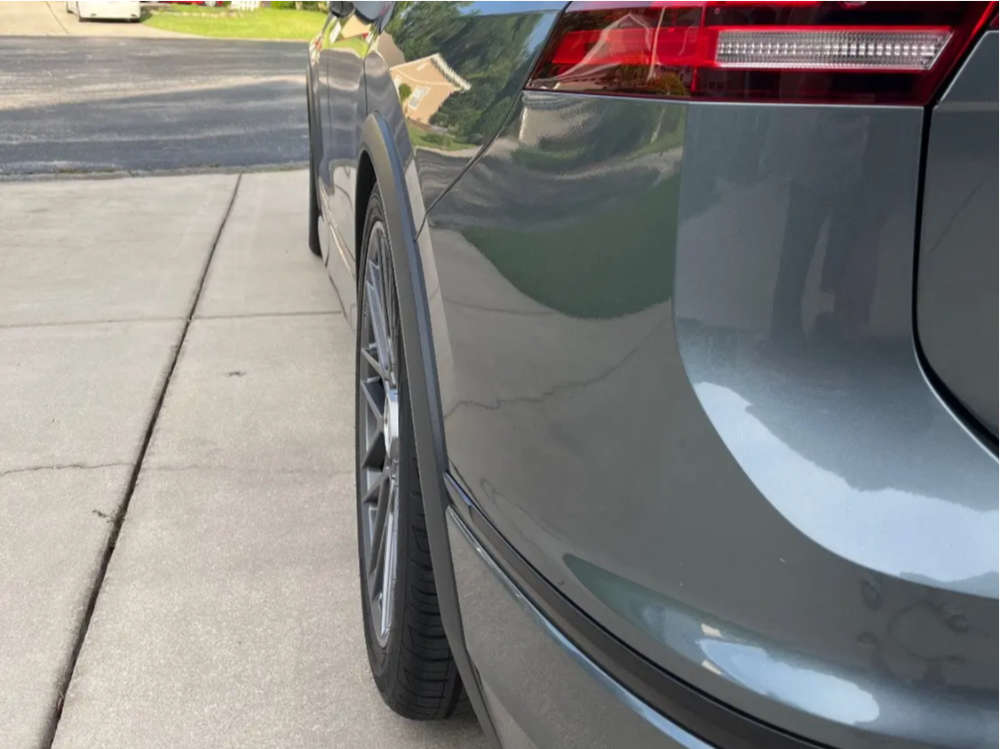 2021 Volkswagen Tiguan with 20x8.5 35 Rotiform Rse and 255/40R20 ...