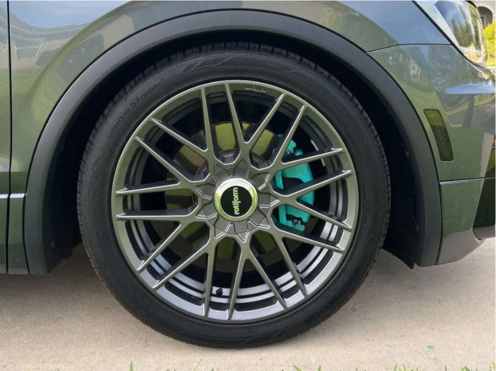 2021 Volkswagen Tiguan with 20x8.5 35 Rotiform Rse and 255/40R20 ...