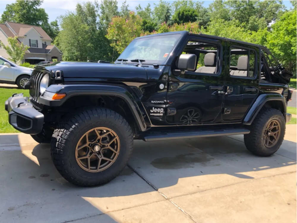 2018 Jeep Wrangler with 17x9 -12 Rock Trix RT105 and 285/70R17 Nitto ...