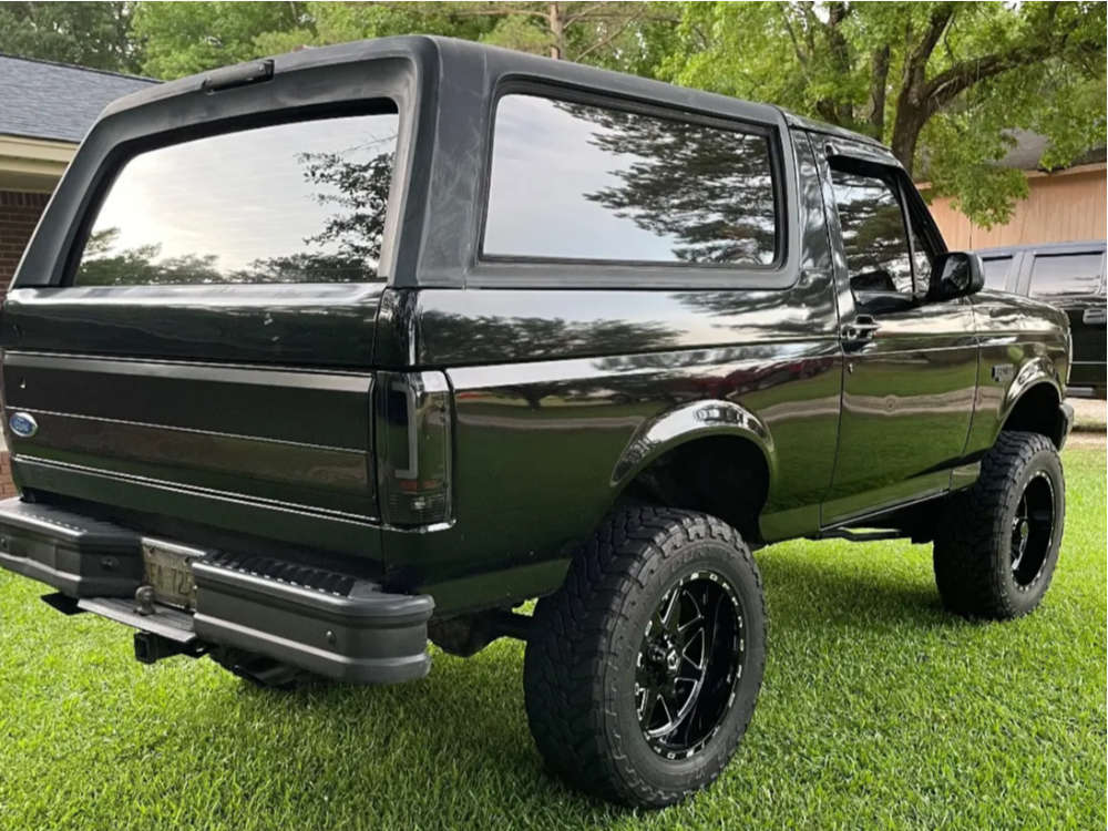 1995 Ford Bronco with 20x10 -25 TIS 551BM and 35/11.5R20 Toyo Tires ...