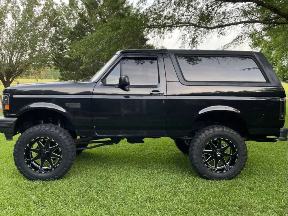 1995 Ford Bronco with 20x10 -25 TIS 551BM and 35/11.5R20 Toyo Tires ...