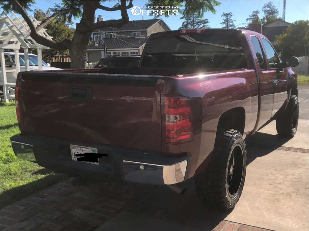 2013 Chevrolet Silverado 1500 with 20x10 -24 Moto Metal MO962 and 33/12 ...