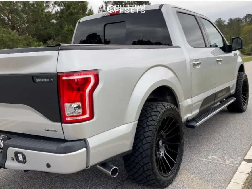 2015 Ford F-150 with 22x10 -18 Moto Metal Mo807 and 33/12.5R22 Predator ...