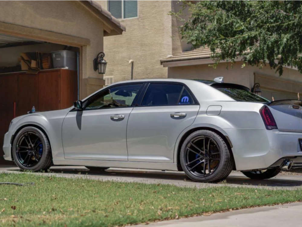 2019 Chrysler 300 with 20x9 20 Voxx Replicas Hellcat Widebody 2 and 275 ...