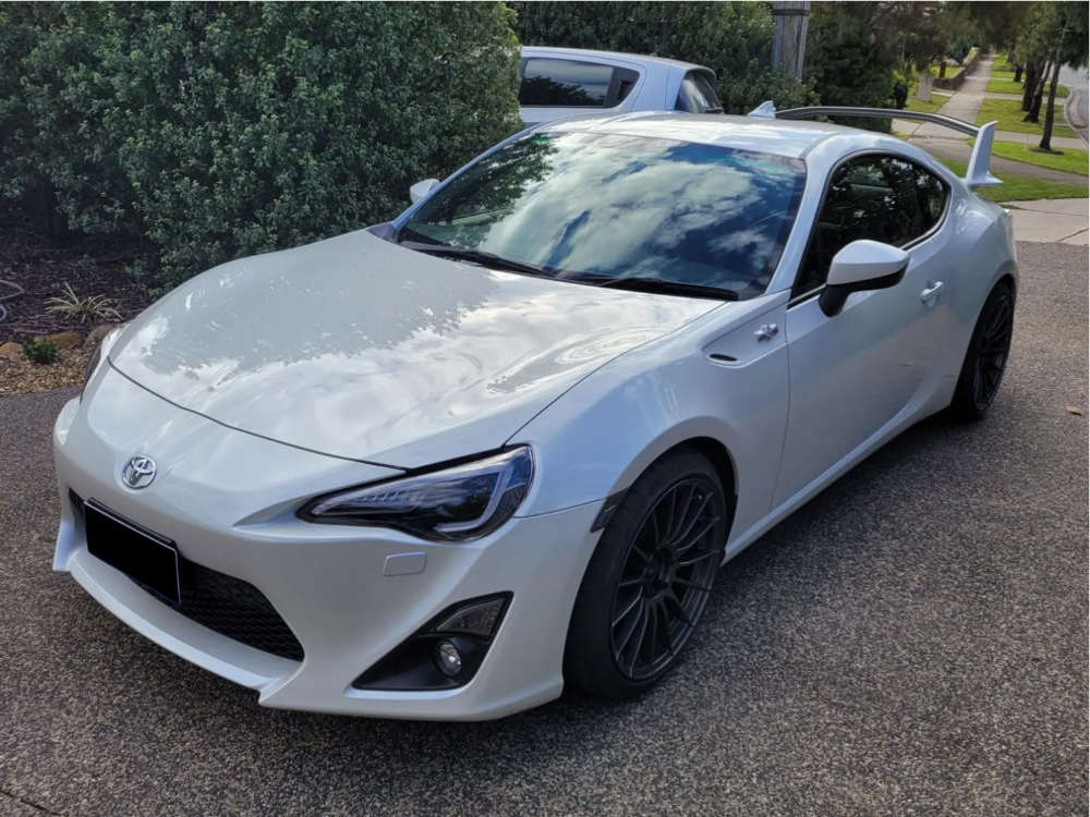 2013 Toyota GT86 with 18x8.5 42 Enkei Rs05-rr and 225/40R18 Michelin ...