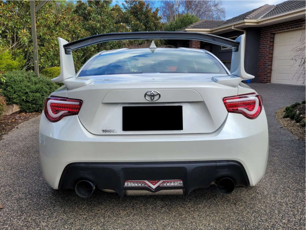 2013 Toyota GT86 with 18x8.5 42 Enkei Rs05-rr and 225/40R18 Michelin ...