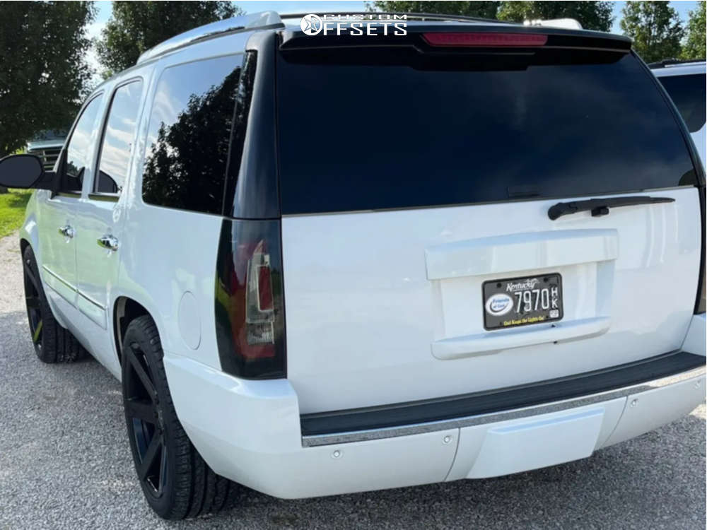 2007 GMC Yukon with 22x9.5 24 Strada Coda and 275/45R22 Ironman IMove ...