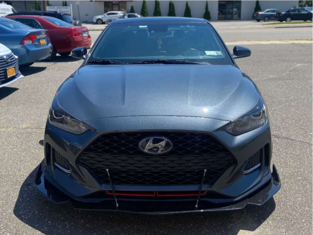 2020 Hyundai Veloster with 18x9.5 22 ESR Sr07 and 225/40R18 Nexen N ...