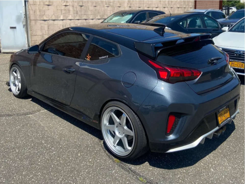 2020 Hyundai Veloster with 18x9.5 22 ESR Sr07 and 225/40R18 Nexen N ...