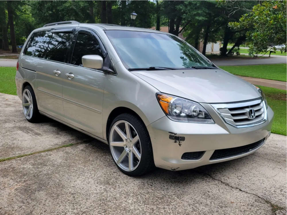 2008 Honda Odyssey with 20x10 40 Niche Verona and 255/35R20 Vercelli ...